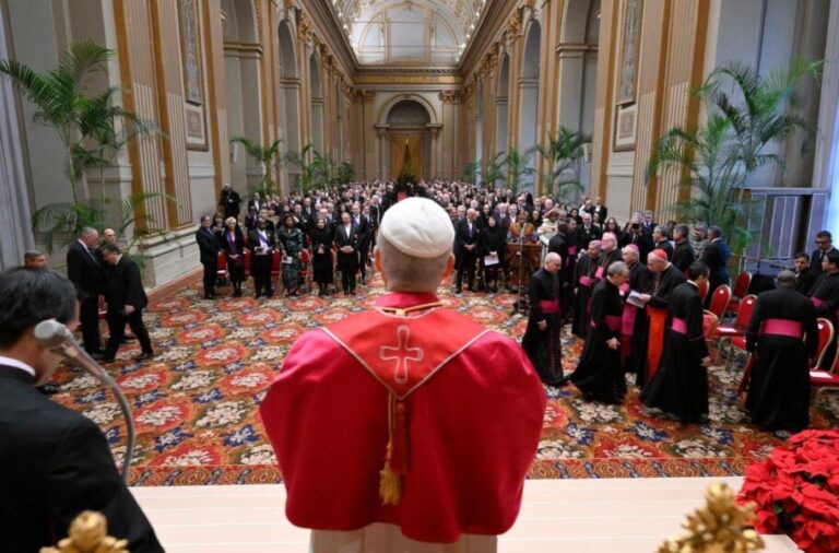 León XIV condenó el peligroso entusiasmo bélico mundial - La Redacción ...